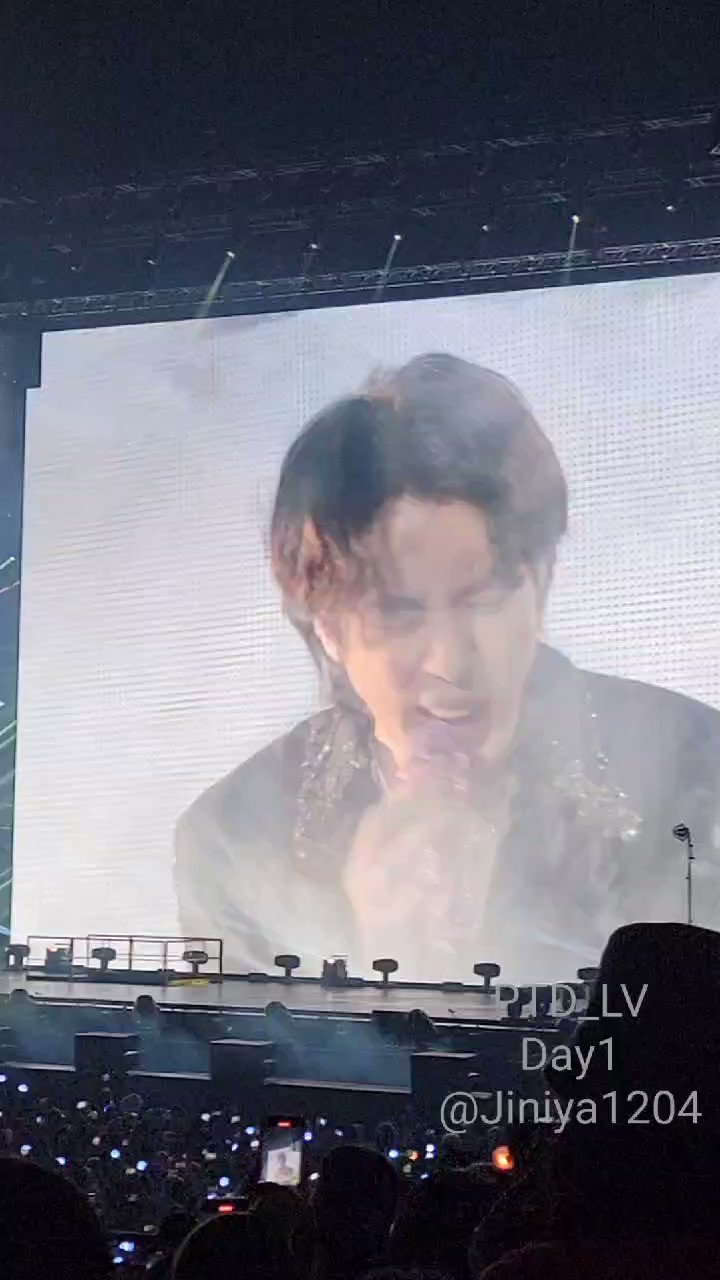 Jiniya_𝓨𝓸𝓾𝓻s 🌕 on Twitter: "Fake Love Day 1 Seokjin focused #PTD_ON_STAGE_LV Listen to beautiful ...