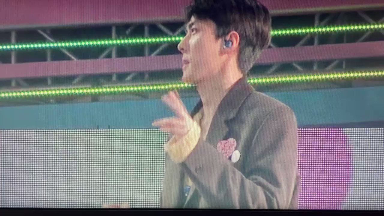 maria ʚɞ on Twitter: "sehun: history! jongin: is that the only song you know?! https://t.co ...