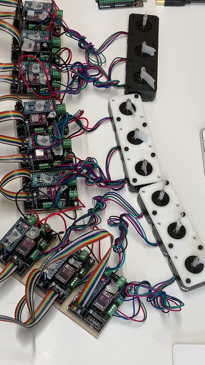 Tomo Makabe On Twitter I2cを使ったステッピングモーターのコントロール実験。画面の上のarduino Unoがマスター。他はドライバとセットにしたpro Miniの