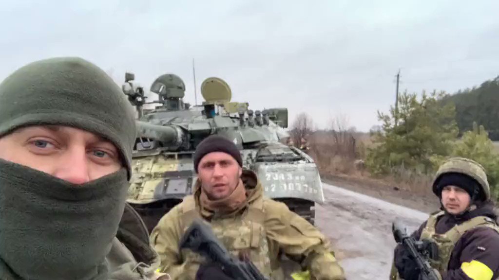 MilitaryLand.net on Twitter: "📽️Ukrainian troops captured a Russian T-80U #Ukraine # ...