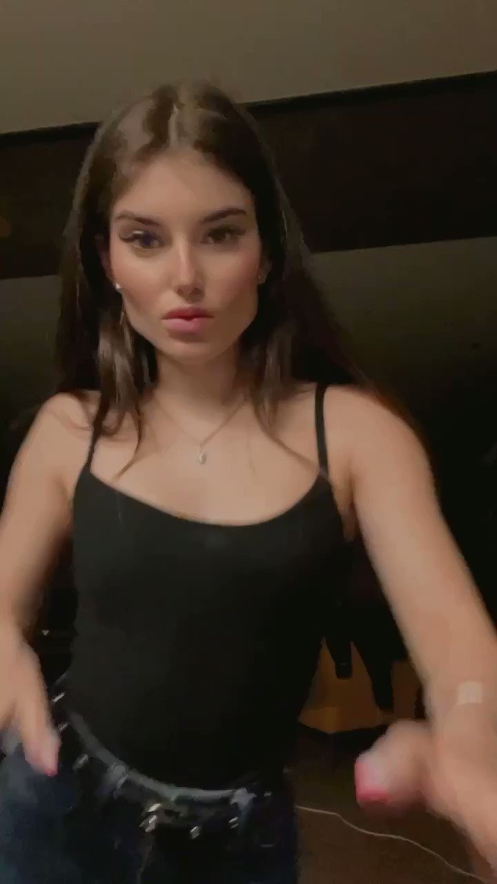 Stefany Kyler on Twitter: "Sexy Brunette 👅😈😏 https://t.co/ViKEmMm2KE" / Twitter