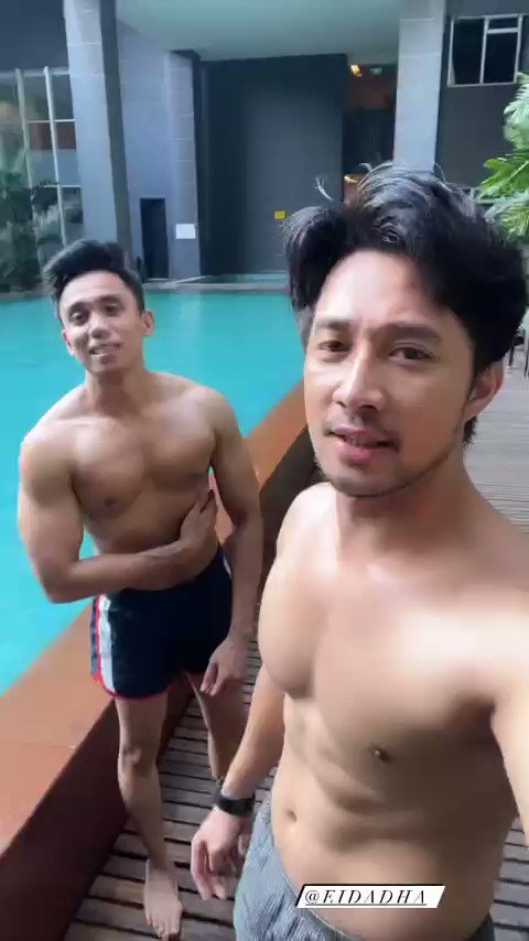 MRVVIP on Twitter: "Rulyabii Margana shirtless on poolside snap. #selebwatch https://t.co ...