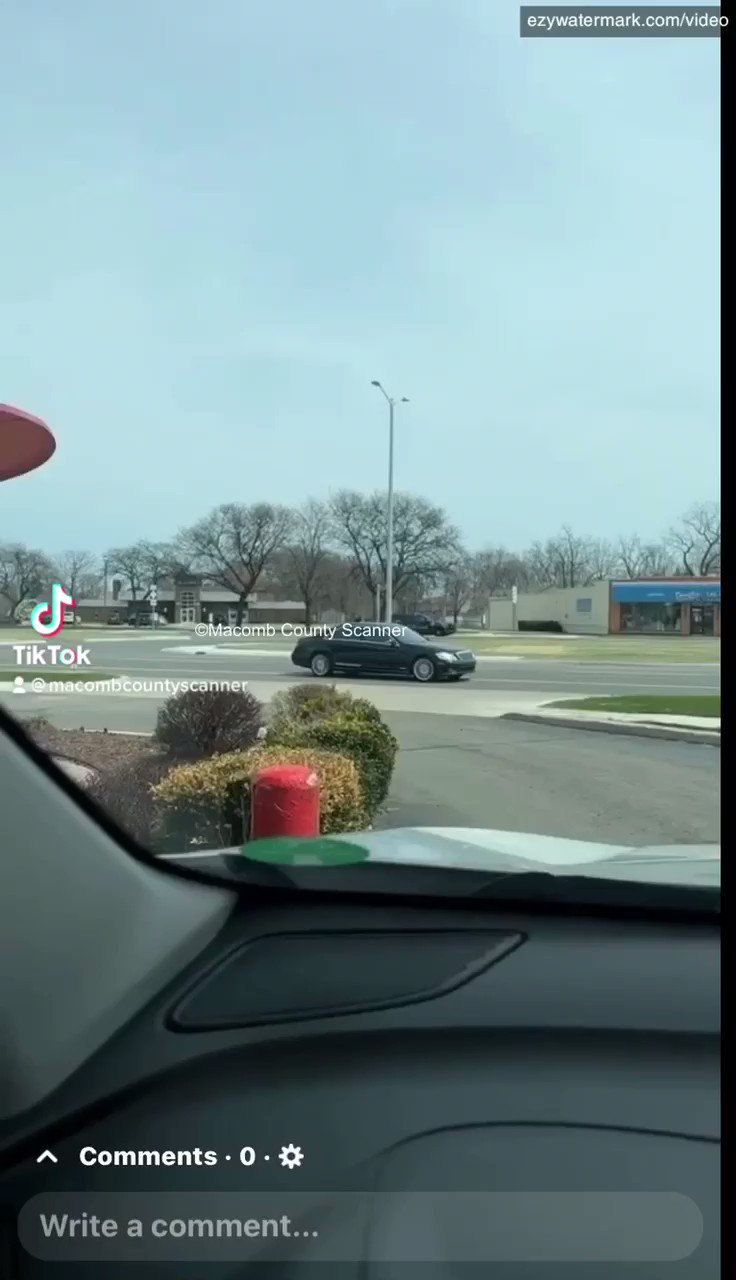 Macomb County Scanner On Twitter Homicide Suspects Run From Detroit