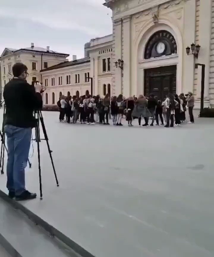 Bodljikava 🇷🇸 on Twitter: "Ajde što se našlo sto aktivistkinja da vrište, ali TV ekipe koje to ...