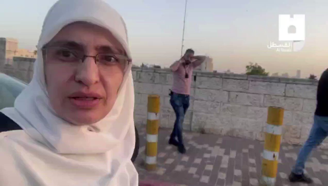 المركز الفلسطيني للإعلام قوات الاحتلال توقف المرابطة المقدسية هنادي