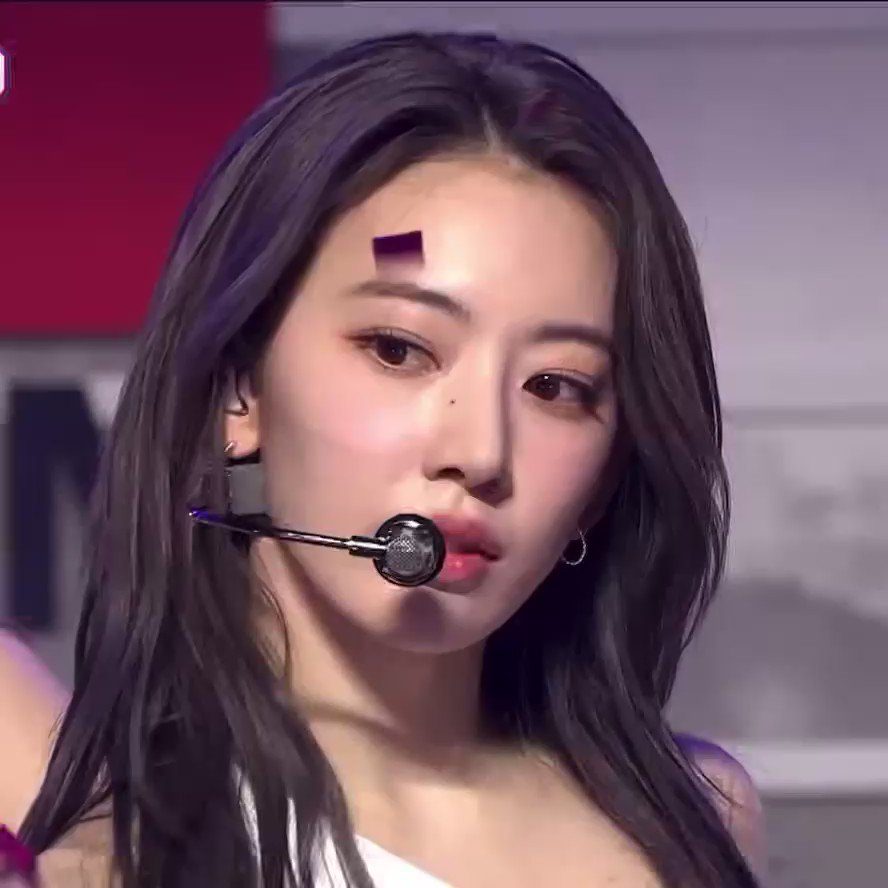 LE SSERAFIM loops on Twitter: "sakura , Kazuha and Chaewon ending fairy ️ https://t.co ...