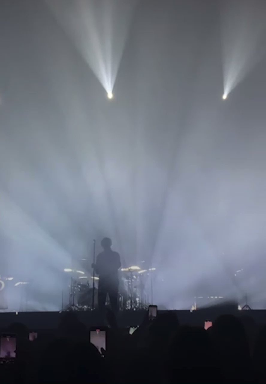 HL Daily On Tour on Twitter: "Change, Louis Tomlinson, live from Movistar Arena. #LTWTSantiago # ...