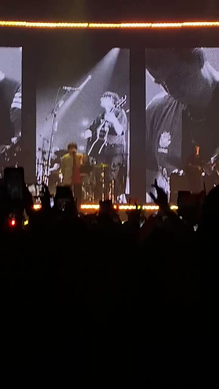 HL Daily On Tour on Twitter: "Habit, Louis Tomlinson, live from Movistar Arena. #LTWTSantiago # ...