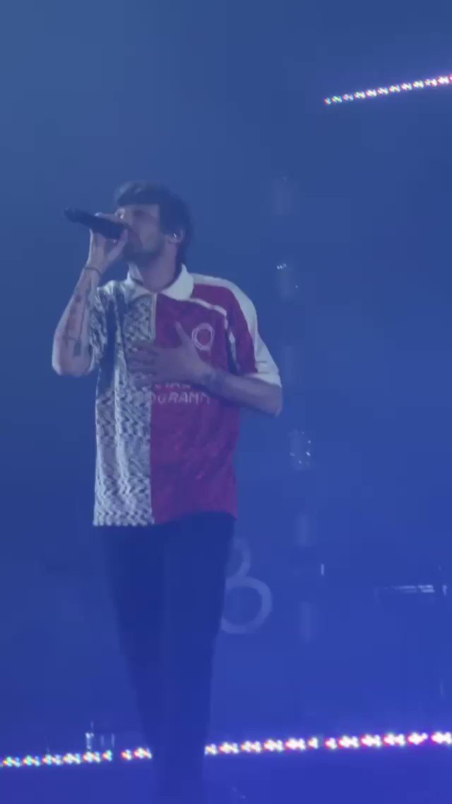 HL Daily On Tour on Twitter: "Change, Louis Tomlinson, live from Movistar Arena. #LTWTSantiago # ...