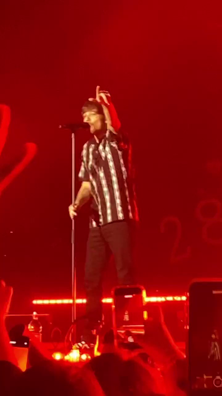 HL Daily On Tour on Twitter: "Catfish and the Bottlemen’s ‘7’, performed by Louis Tomlinson ...