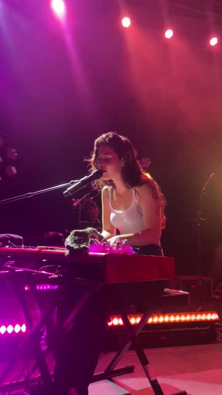 Gracie Abrams Nation on Twitter: "Gracie covering “All Too Well (Taylor’s Version) during ...