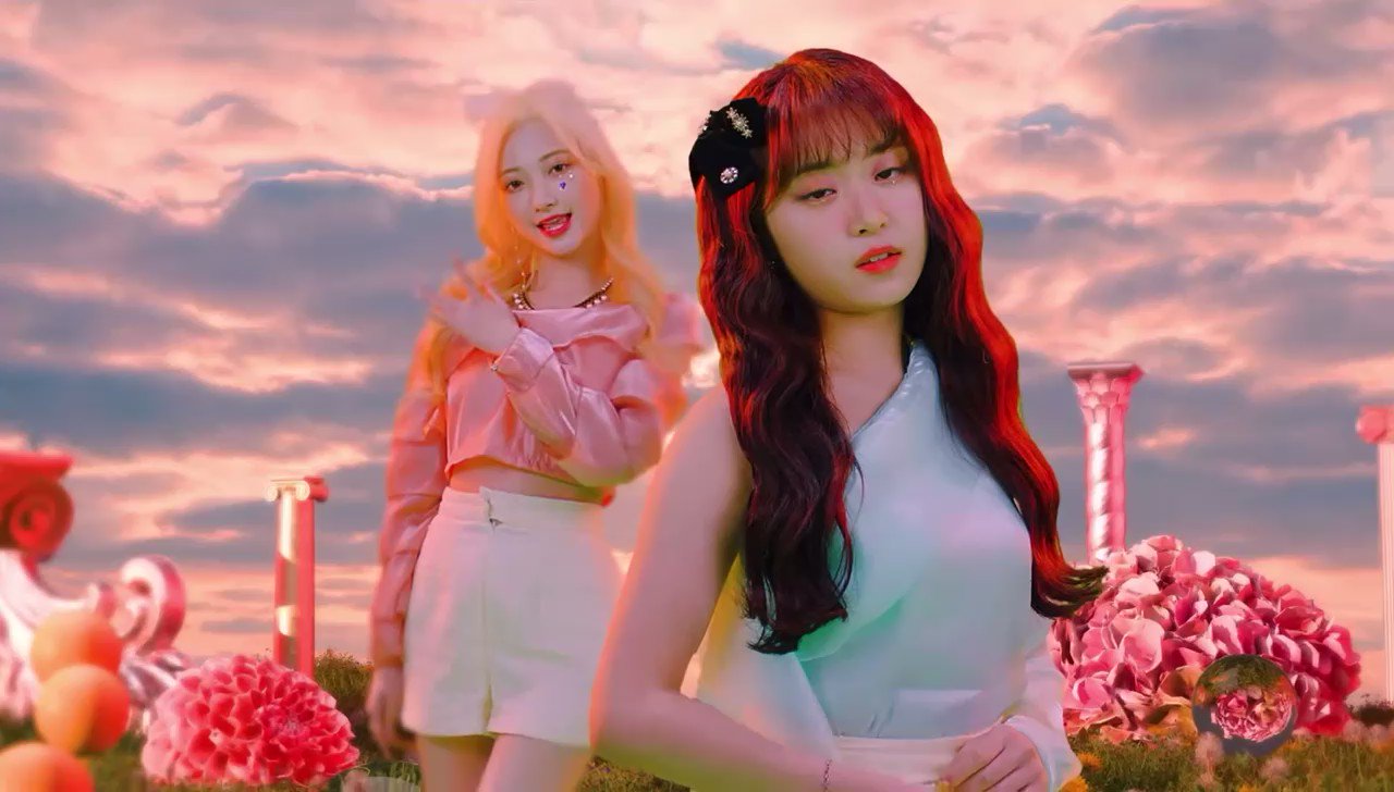 ︎︎ mel !¡ on Twitter: "the most replayed part of the Love In Bloom mv ! #ILY1 #아일리원 #Love_In ...