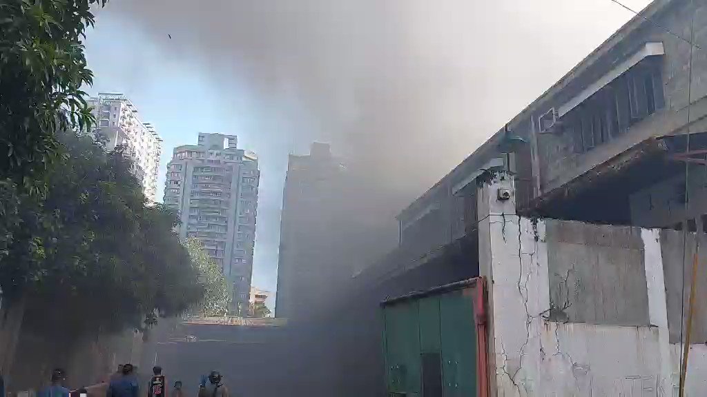 DZBB Super Radyo on Twitter: "PANOORIN: Sunog sa mga imbakan ng cellphones, electronic bikes ...