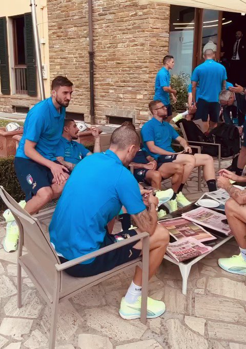 Socios Italia on Twitter: "💭Di cosa stanno parlando? Le risposte più divertenti vincono 100 SSU ...