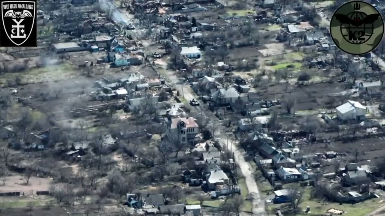 Rob Lee on Twitter: "Video of Ukrainian mortar or artillery strikes on Russian tanks by Ukraine ...