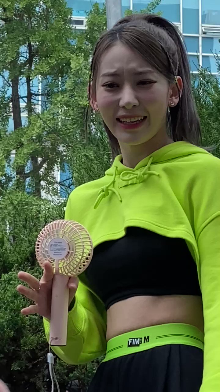 LE SSERAFIM FANSITE on Twitter: "— 220603 | Music Bank Mini Fanmeeting Fancam - Sakura🐱 @le ...