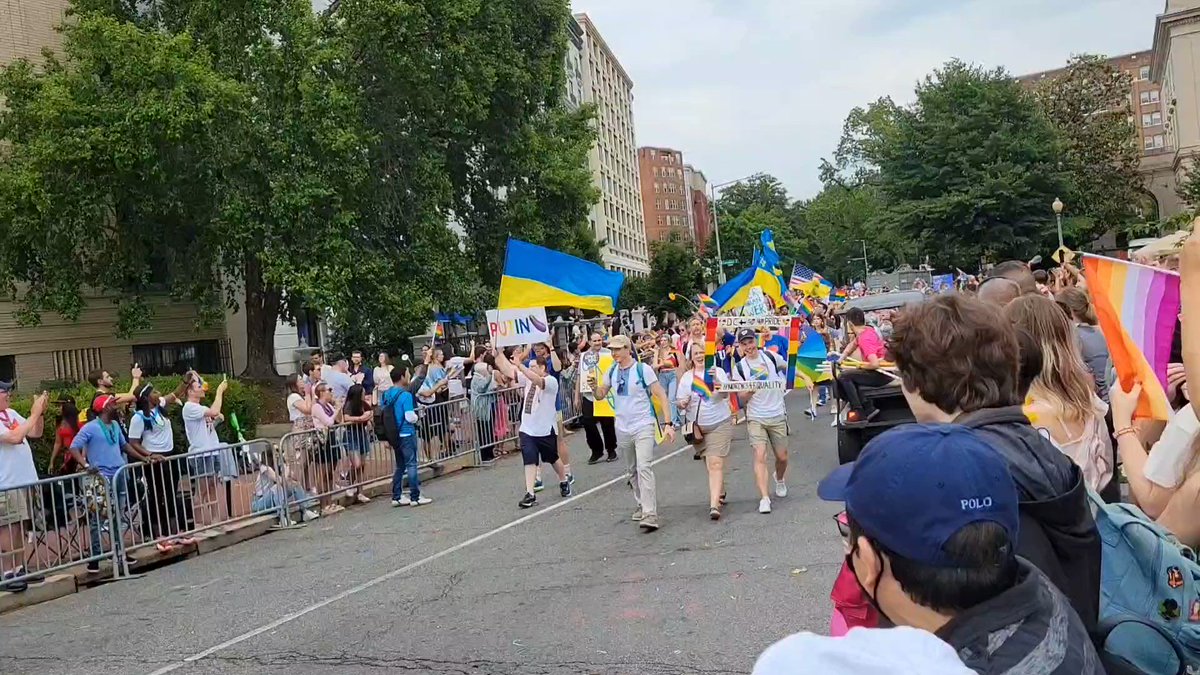 Justice On Twitter Rt Mrandyngo People Waved Ukraine Flags At The