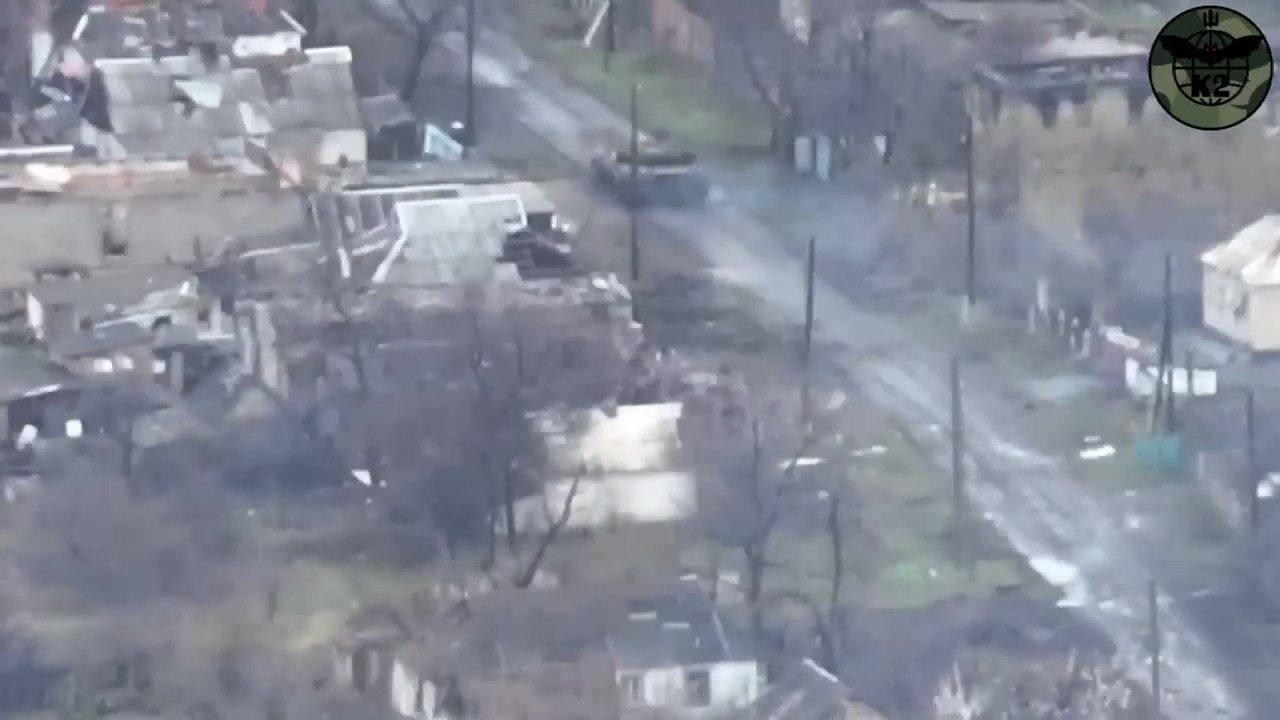 BlueSauron👁️ on Twitter: "The Ukrainian 54th Mechanized Brigade striking a Russian MBT in the ...