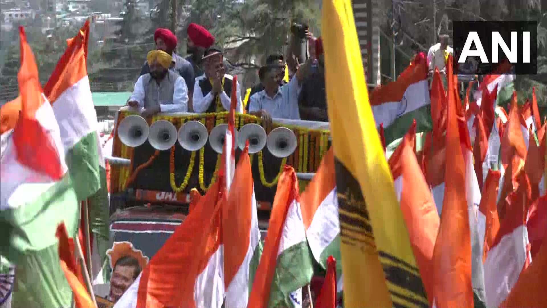 ANI on Twitter: "#WATCH | Delhi CM & AAP national convenor Arvind Kejriwal along with Punjab CM ...