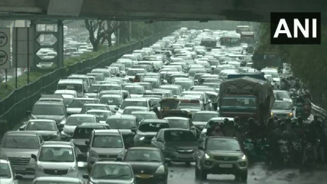 ANI on Twitter: "#WATCH | Continuous rainfall in Delhi-NCR causes traffic snarls; visuals from ...
