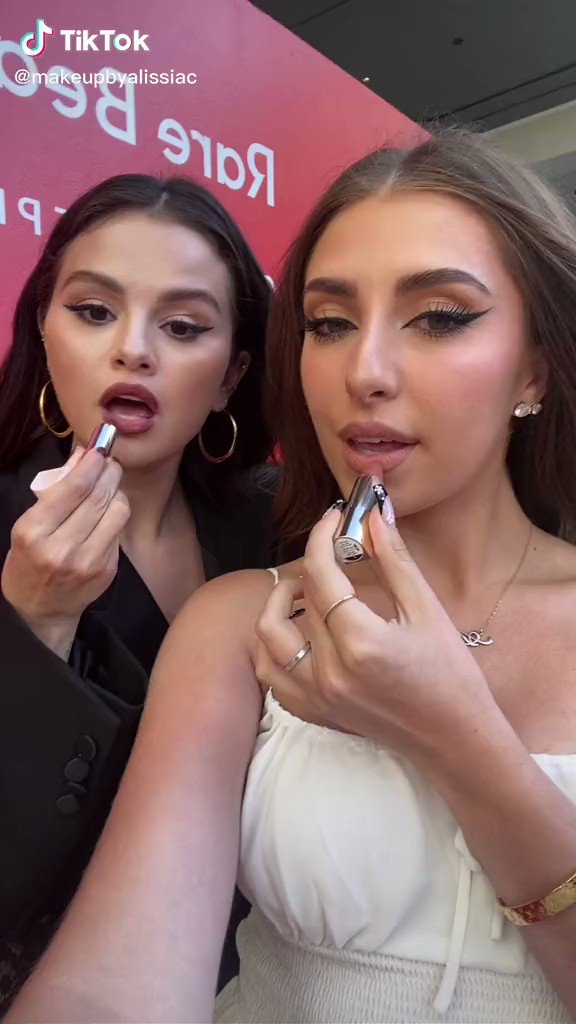 Selena Gomez Worldwide On Twitter Rt Wwsgmedias Selena At The Rare