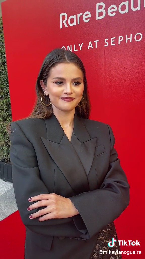Selena Gomez Worldwide On Twitter Rt Wwsgmedias Selena At The Rare