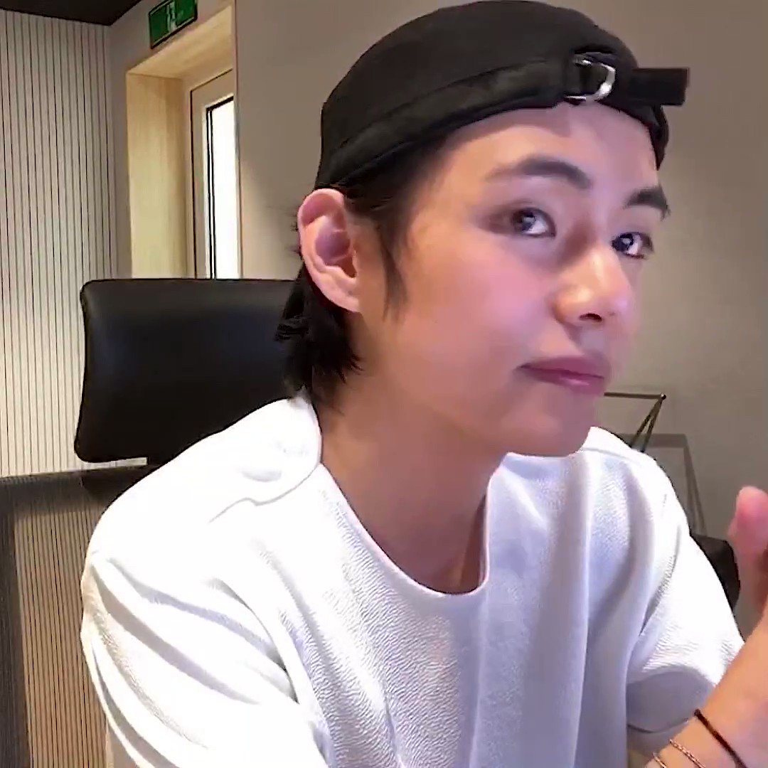 random taehyung things on Twitter: "taehyung saying he’s holding hands with us :( https://t.co ...