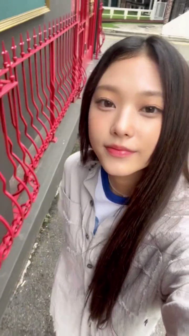 newjeans pics on Twitter: "haerin has the prettiest smile on ever ☀️ #HaerinDay #NewJeans # ...