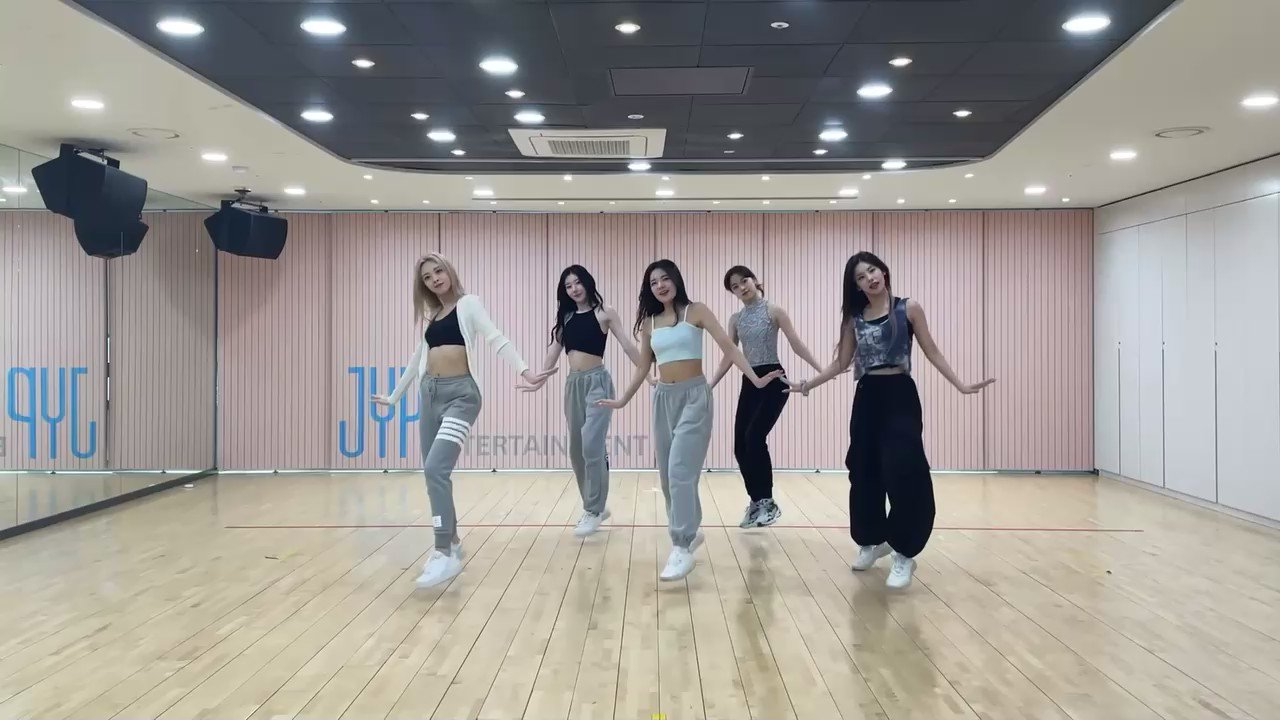 ITZY Charts | CHECKMATE ≷ on Twitter: ".@ITZYofficial 'SNEAKERS' Stage Practice has now ...