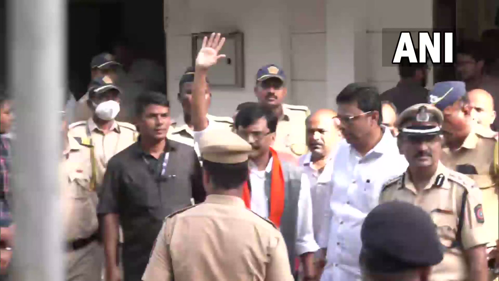 ANI on Twitter: "#WATCH | Mumbai: Shiv Sena leader Sanjay Raut being taken by ED officials along ...