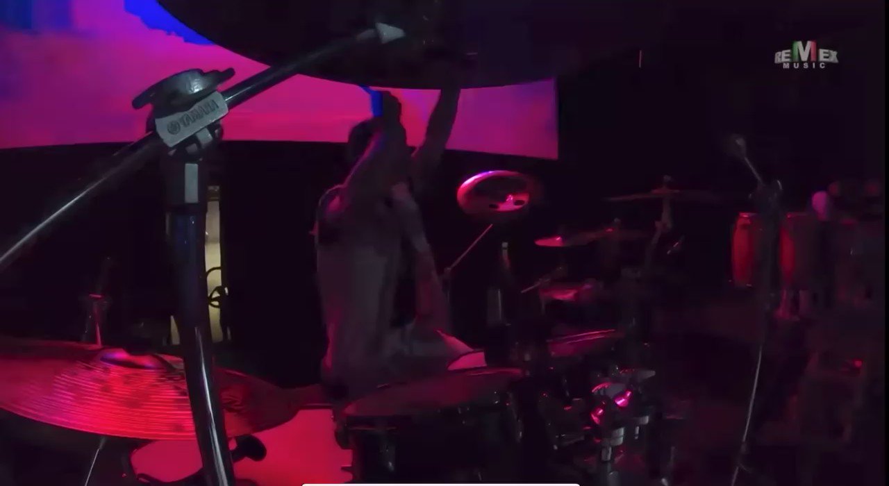 YULI FLORES on Twitter: "Si no han escuchado lo nuevo de la casetera corran! Tenemos muchos ...