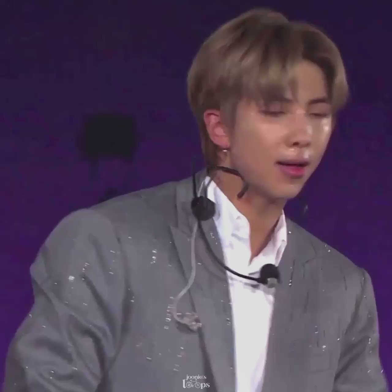 namjoon loops on Twitter: "what a man 🤲🏻 https://t.co/pLb7R3Uyv9" / Twitter