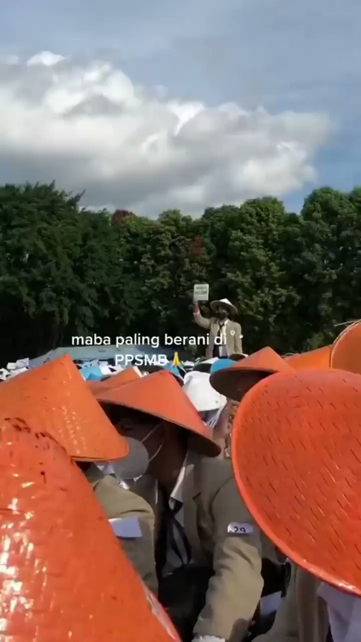 Wadas Melawan on Twitter: "Keberanian maba UGM bentangkan poster bertuliskan Wadas Melawan di ...