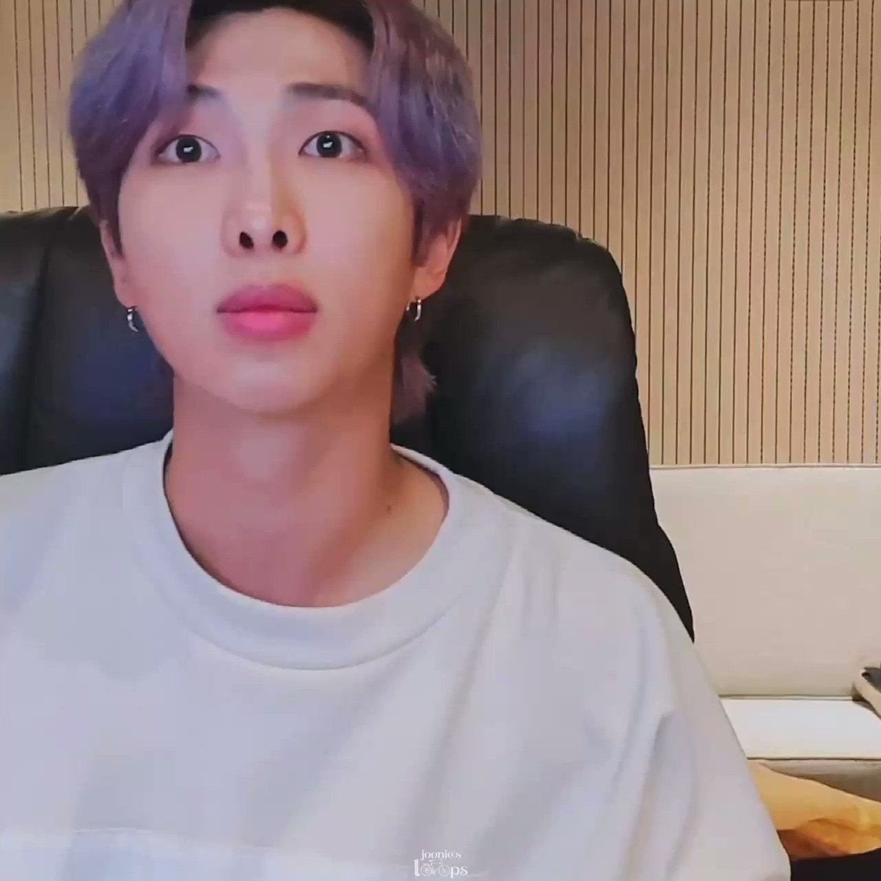 namjoon loops on Twitter: "namjoon eating a burger https://t.co/f8RF6Bhrvr" / Twitter