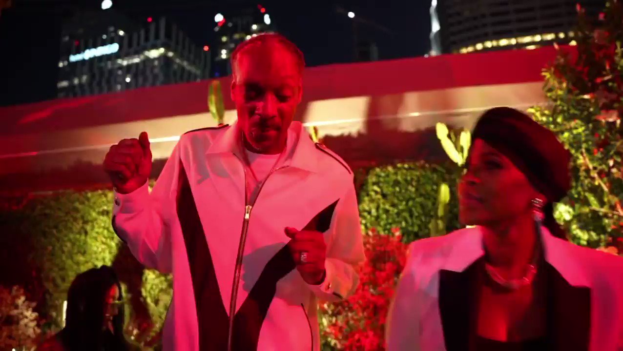 Snoop Dogg on Twitter: "About last night 💨💙 @BossLadyEth @drdre 🎥 @therealdahdah https://t.co ...