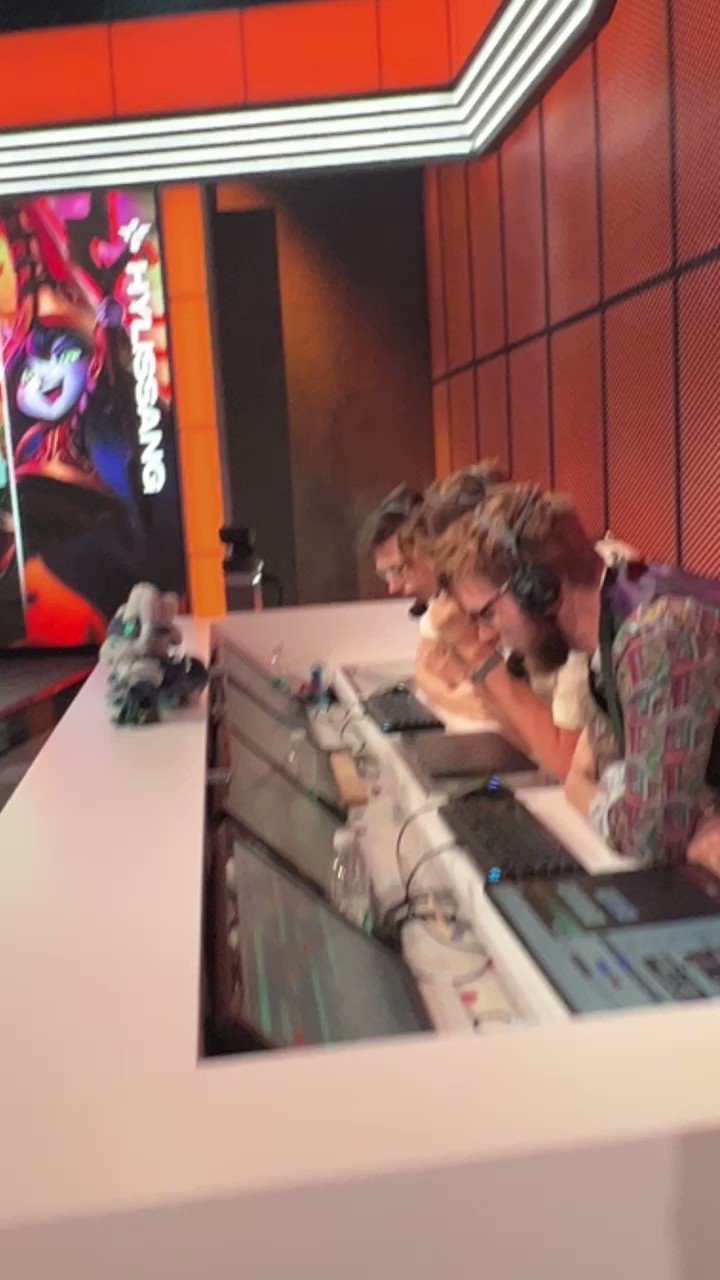 Eefje Depoortere on Twitter: "CASTER CAM FNC vs VIT @FNC_Upset made @DanielDrakos almost FAINT ...