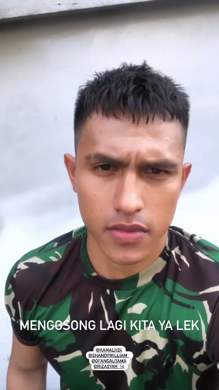 MRVVIP on Twitter: "Riza Syah spotted shirtless on the set. #selebwatch https://t.co/kEVCuvdL1O ...