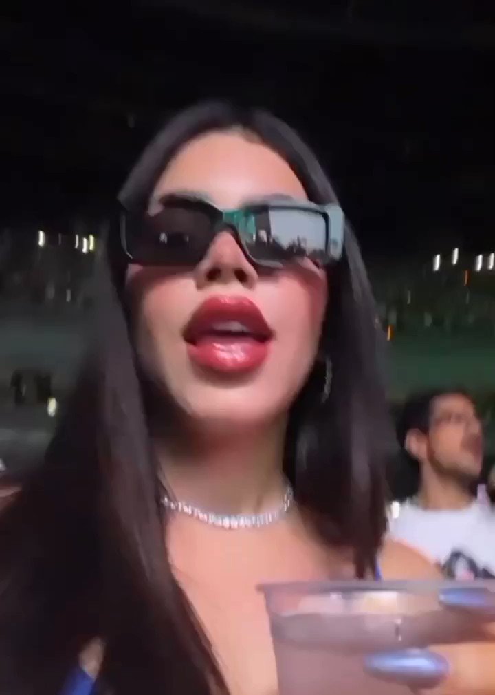 on Twitter: "Kenia Os en el concierto de Rosalía. https://t.co/x1dCbSy4Qz" / Twitter