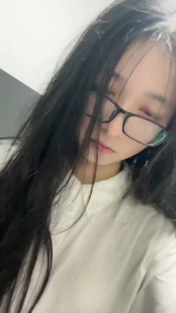 吃典韦哥 on Twitter: "眼镜妹司雨哟，挺漂亮的小姐姐 https://t.co/PqQb7SlknT" / Twitter