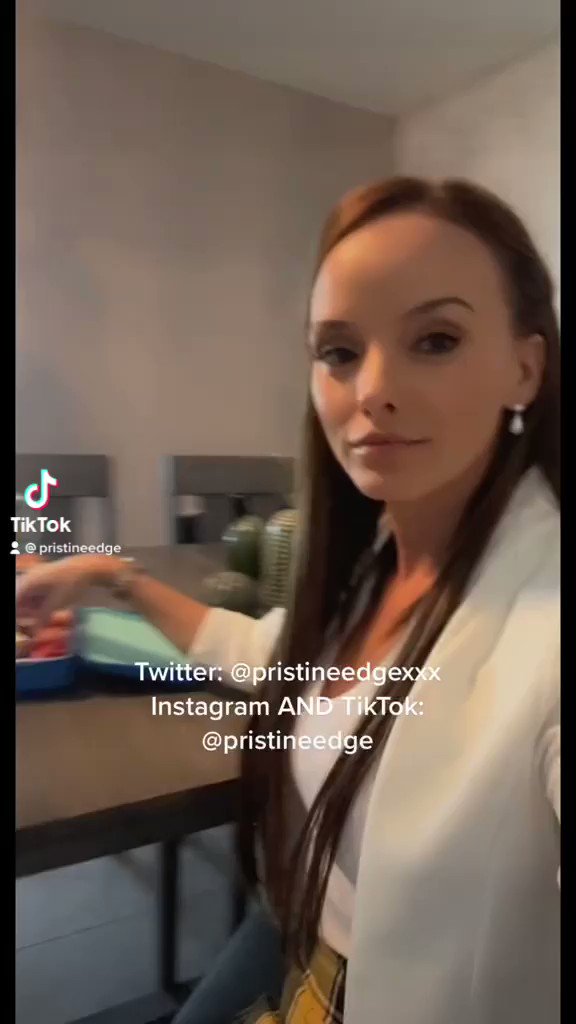 Pristine Edge on Twitter: "Snack time, on set for @fpassvr ☺️ https://t.co/lW06hnxFRy" / Twitter