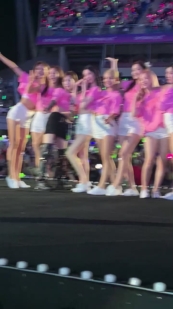 찰떡 On Twitter 220820 수원슴콘 소녀시대 단체사진 찍는데 눈물나🥹 슴콘 소녀시대 태연 효연 수영