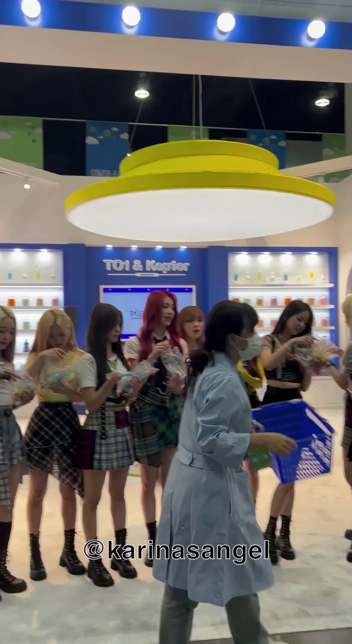 ang | ia 📚 on Twitter: "XIAOTING GAVE ME A CANDY IM SO THANKFUL MY SWEET ANGEL 😭😭😭😭😭😭😭😭thank you ...