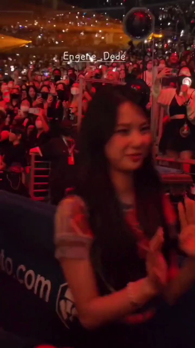 ibee on Twitter: "Another video of chaeryeong dancing to God's menu. she's so cute ㅜㅜ"