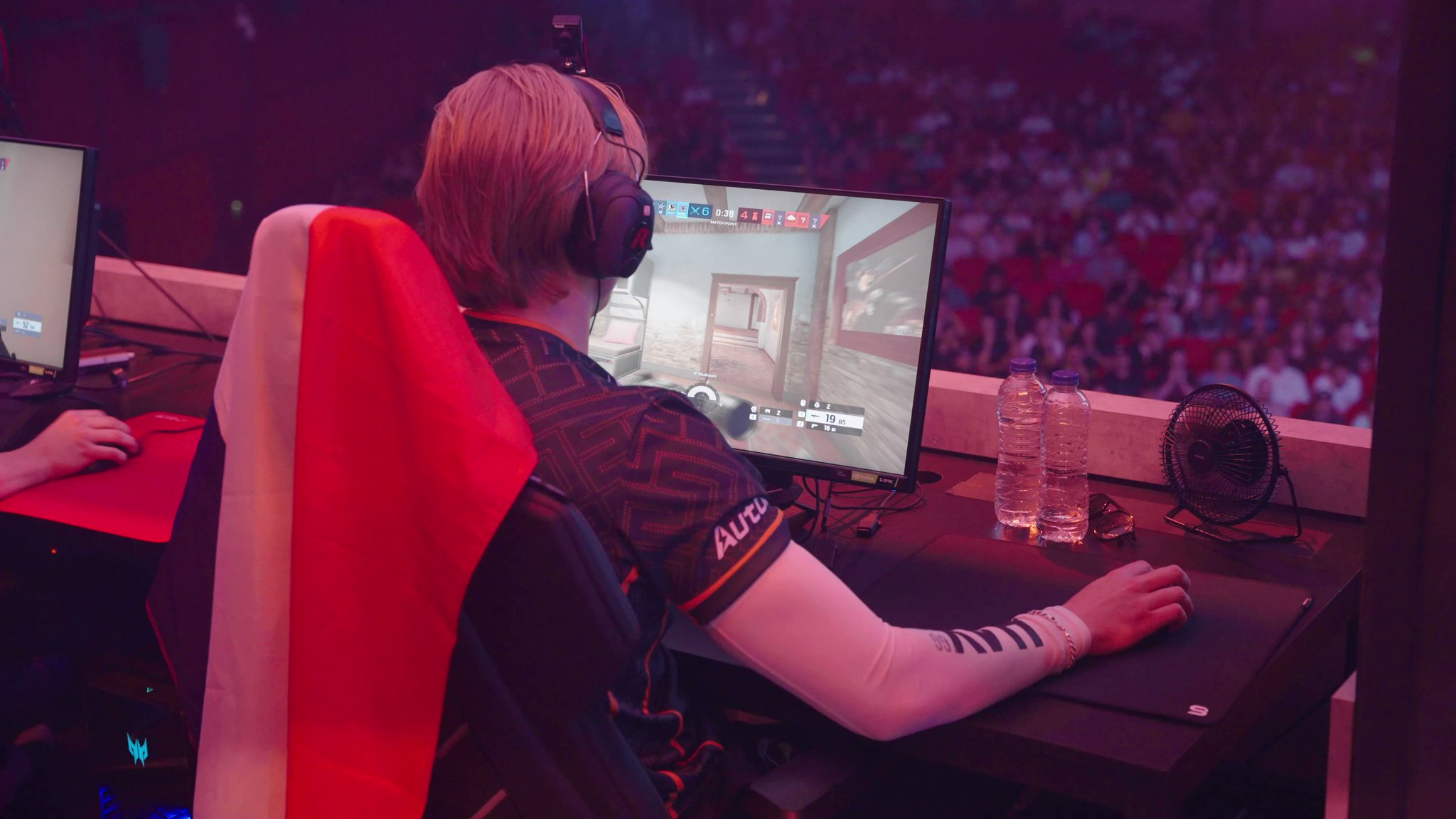 Rainbow Six Esports on Twitter: "ABSOLULETY DISGUSTING CLUTCH @Deapek_R6 #SixMajor https://t.co ...