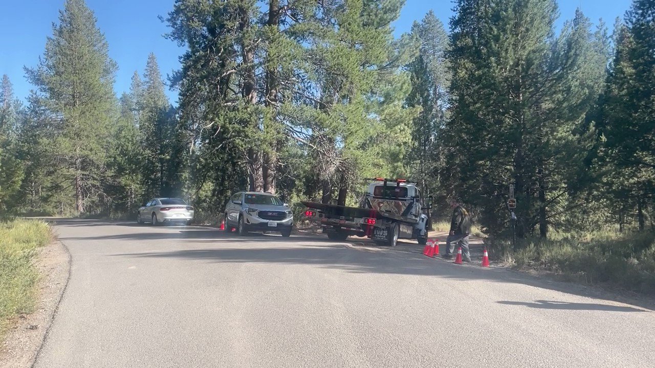 Abigail Vaerewyck on Twitter: "A tow truck also heading down @KRNV https://t.co/jRoZeb4JK5 ...