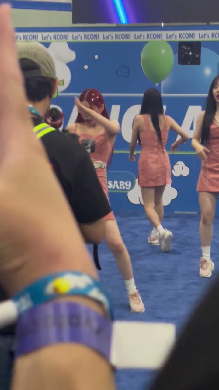 joe | LE SSERAFIM on Twitter: "NMIXX Kyujin dancing to FEARLESS at KCON LA 2022 🎶🔥 https://t.co ...