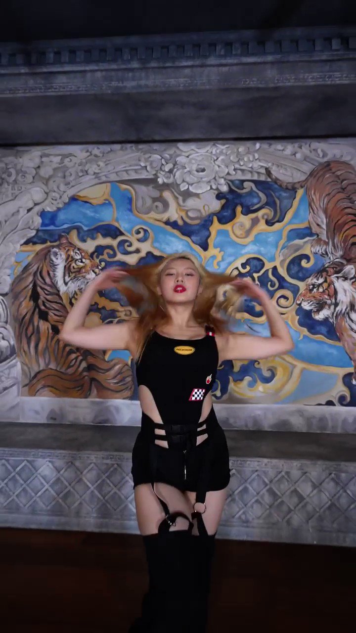 ภูริ on Twitter: "แล้วยัยลีจองออกแบบท่าโหดมากกกก ดีแล้วที่ใช้ไม่หมด ไม่งั้น BP ตายแหงๆ #YGX # ...