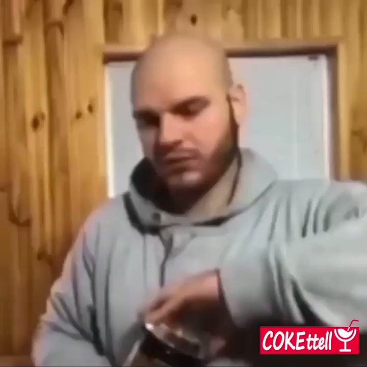 سگ و گربه On Twitter وقتی به یک گربه میگی اگه ورزش نکنی سیاه و کبودت می‌کنم 😹