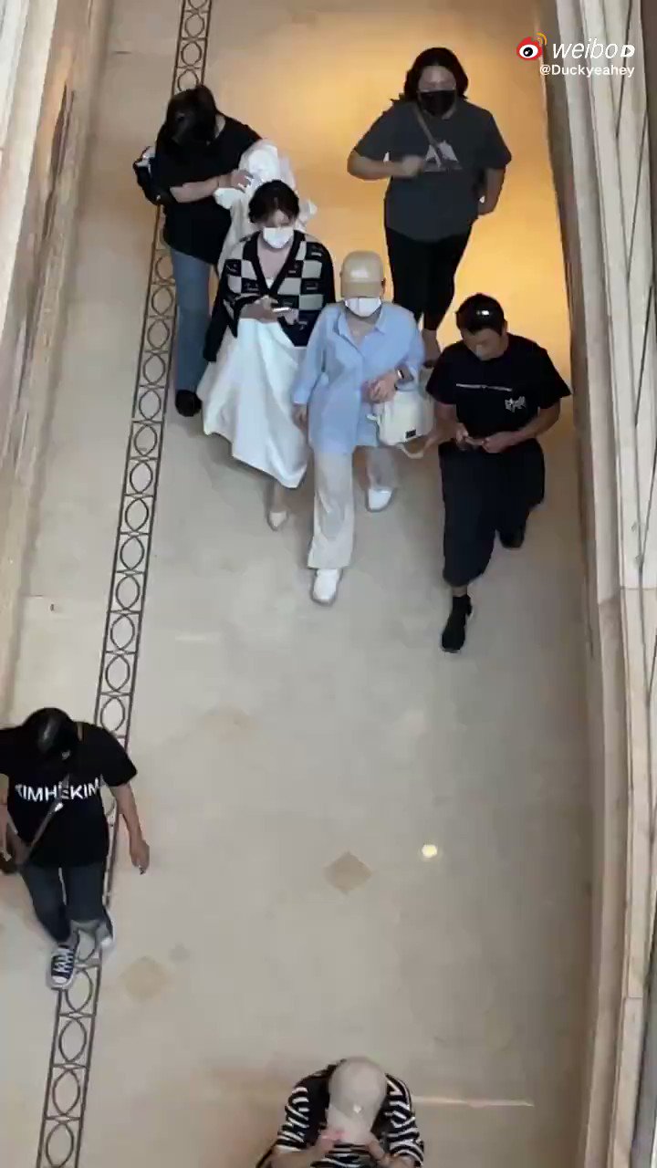 jov ⭑ 南极贱畜不共戴天 on Twitter: "今晚我们露宝真的是穿白裙吗 嗯嗯 是准备嫁给我吧😭😭😭😭 https://t.co/oqFEfrhGsE" / Twitter