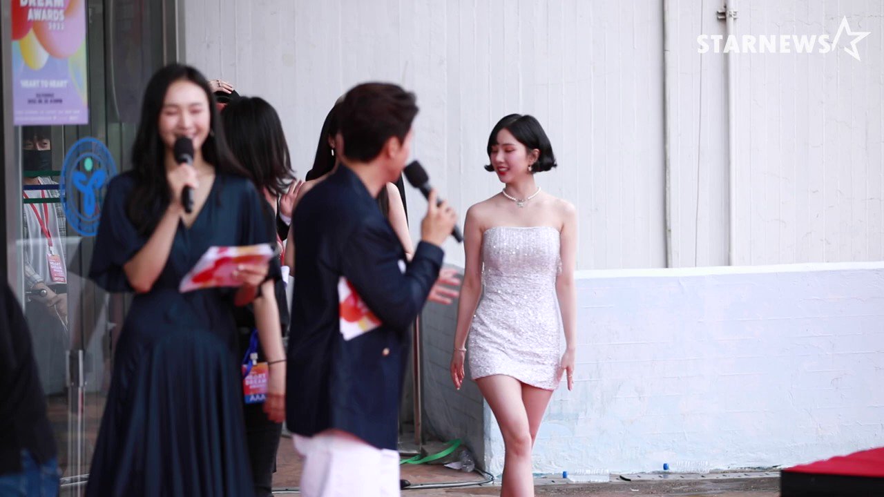 GFSquad on Twitter: "[VID] 220825 - Starnews Korea: ‘GFRIEND meet again’ VIVIZ and Yuju on the ...